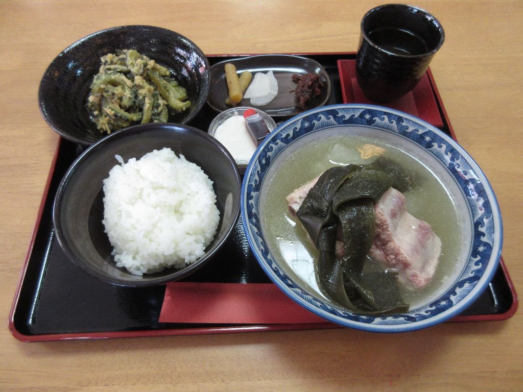 FM21パーソナリティー渡口初美先生の店『まんがん』のランチ | FM21 (76.8MHz) 沖縄 浦添市のコミュティラジオ放送局 公式ホームページ